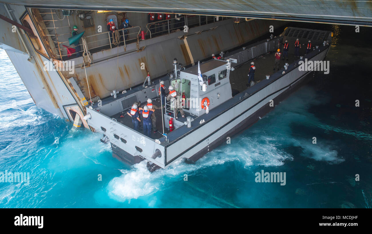 Cross well deck operations hi-res stock photography and images - Alamy