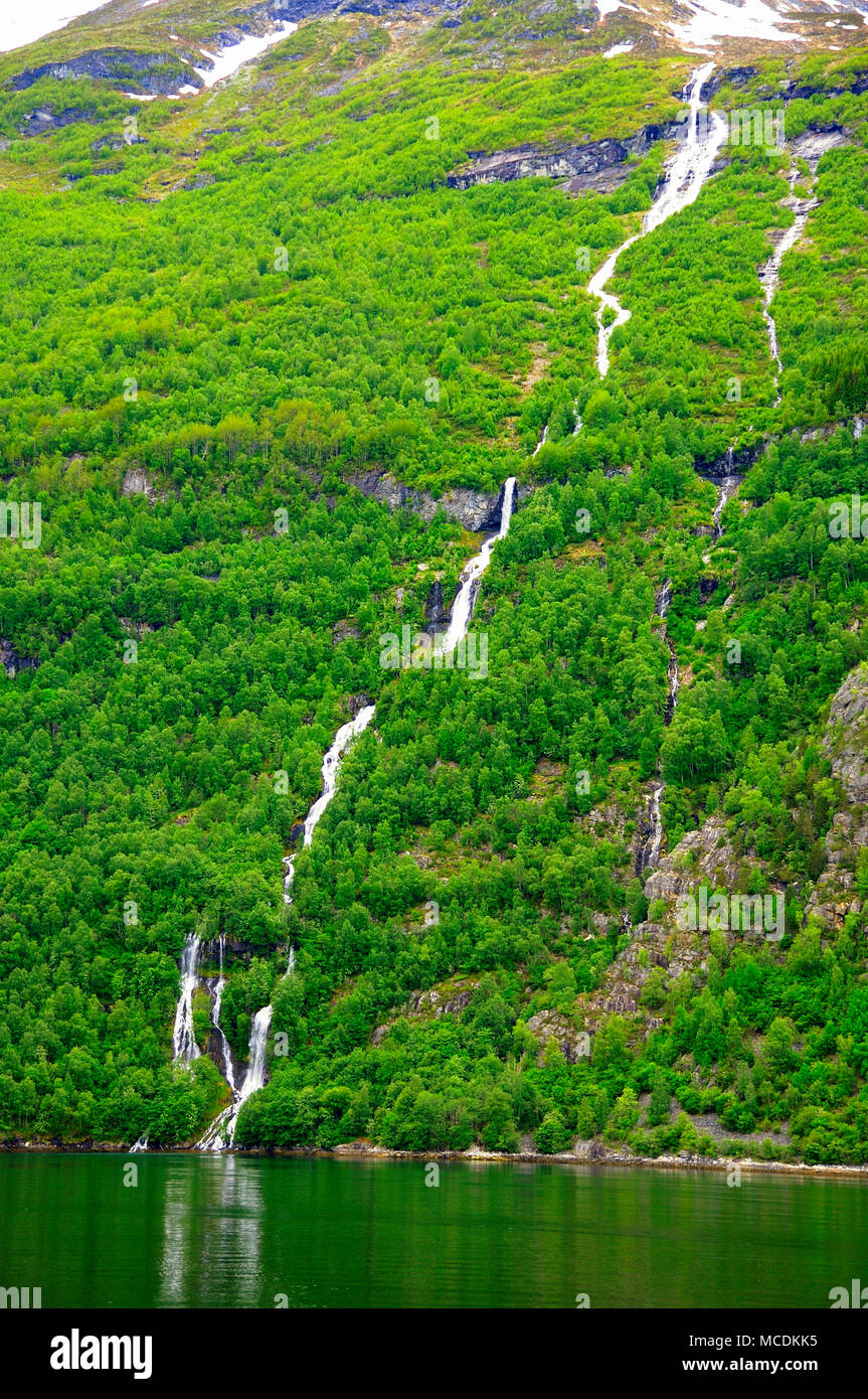 Fjords and waterfalls cascade river hi-res stock photography and images ...