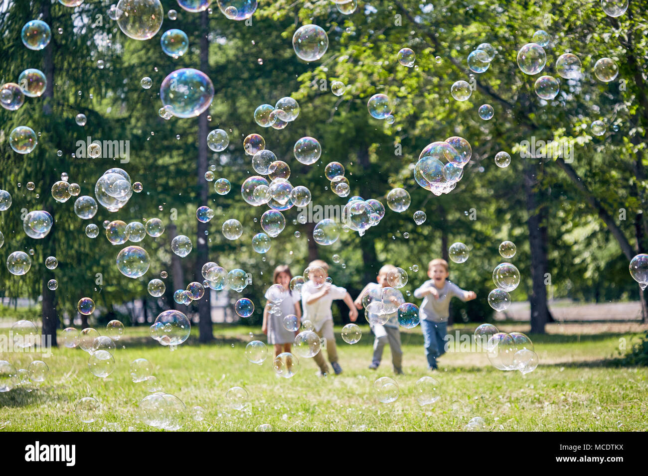 Kids playing outside hi-res stock photography and images - Alamy
