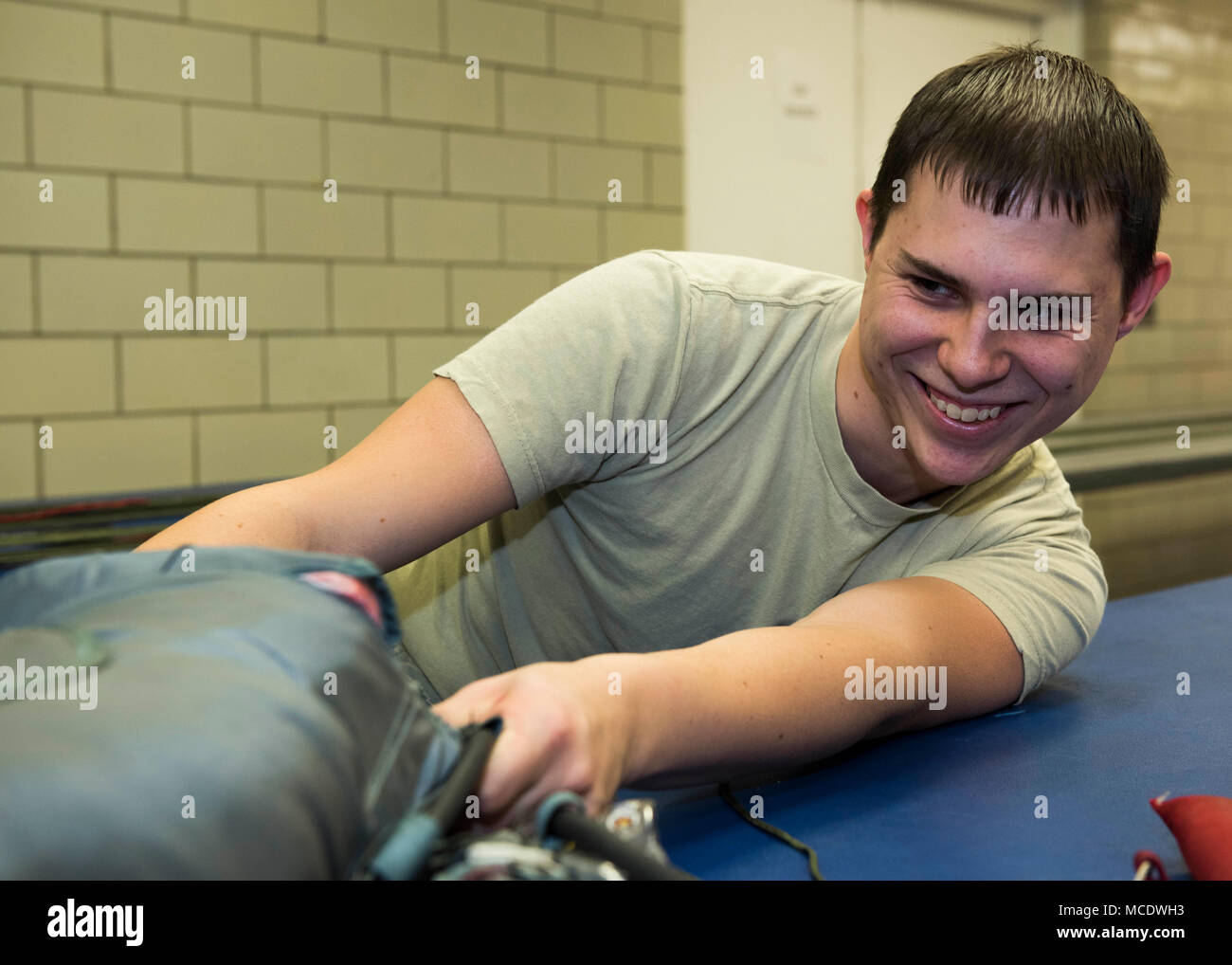 Back automatic parachute hi-res stock photography and images - Alamy