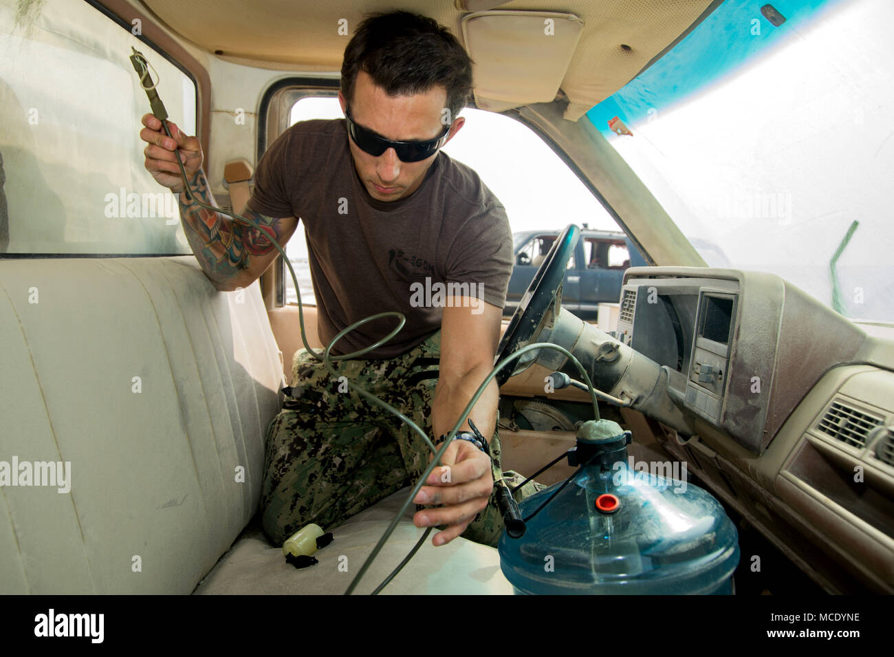 180226-N-XE158-0104 BAHRAIN (Feb 26, 2018) Explosive Ordnance Disposal ...