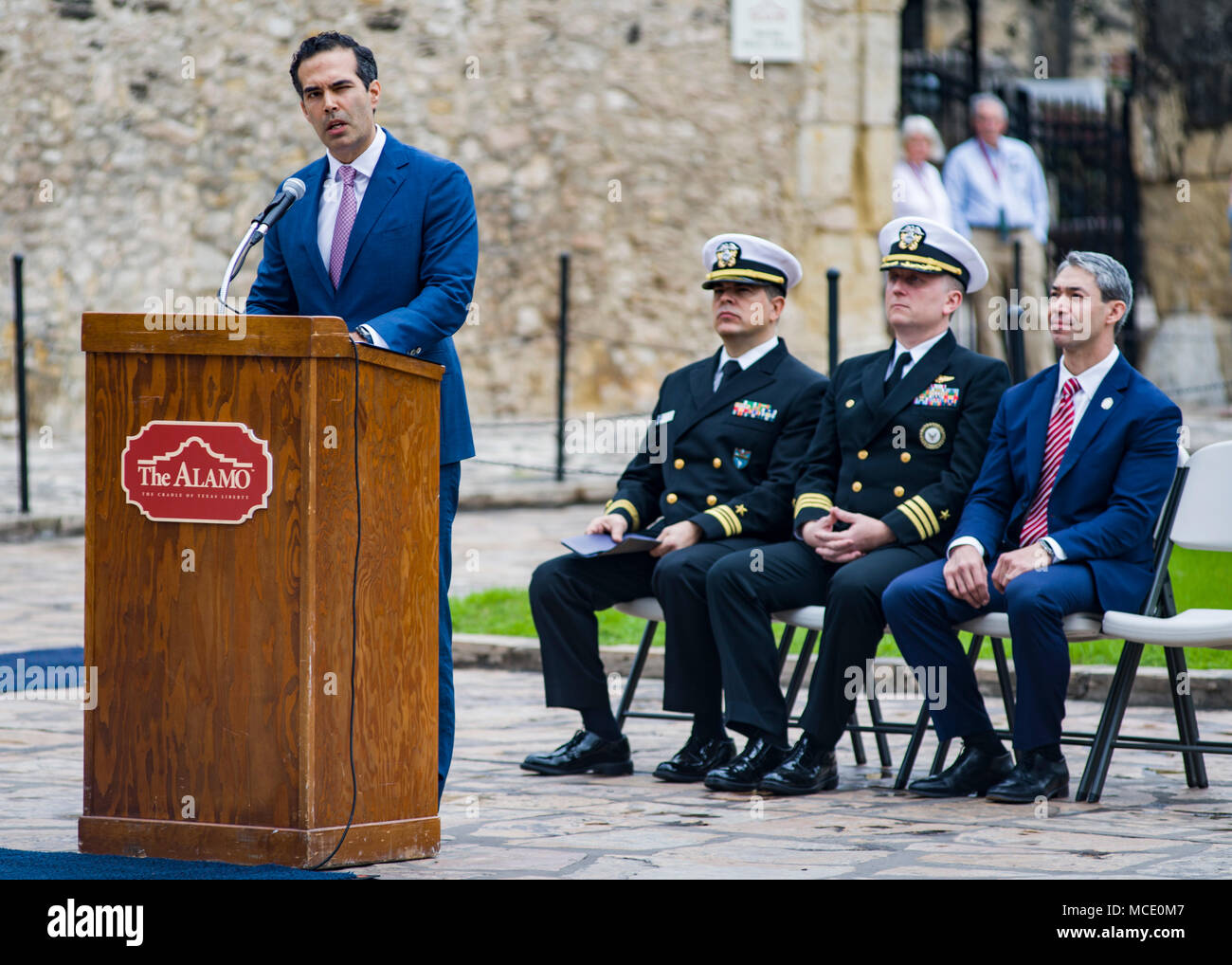George p bush alamo hi-res stock photography and images - Alamy