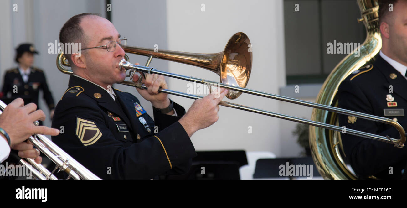 A Soldier from the Florida National Guard 13th Army band preforms Stock ...