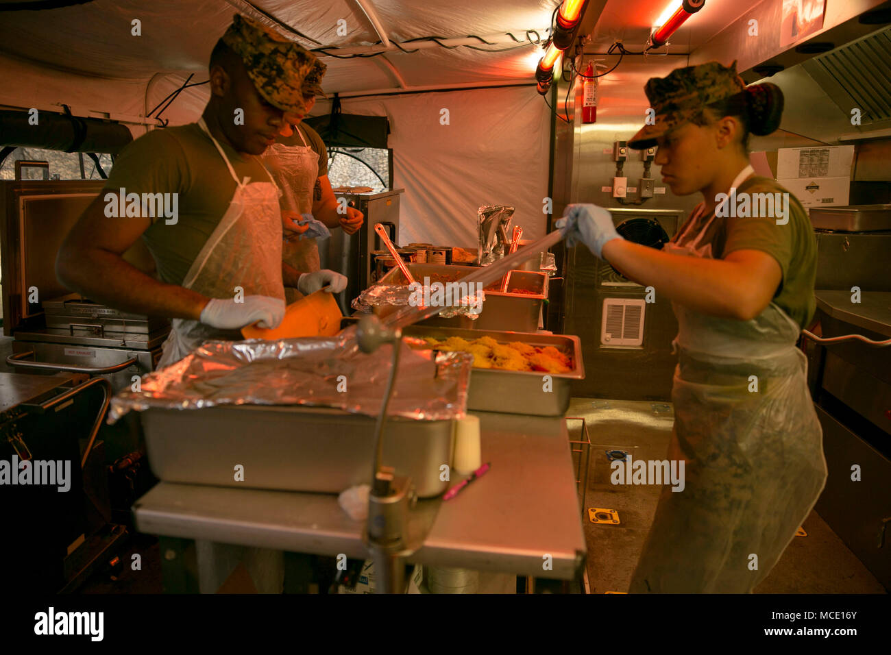 Field mess hall hi-res stock photography and images - Alamy