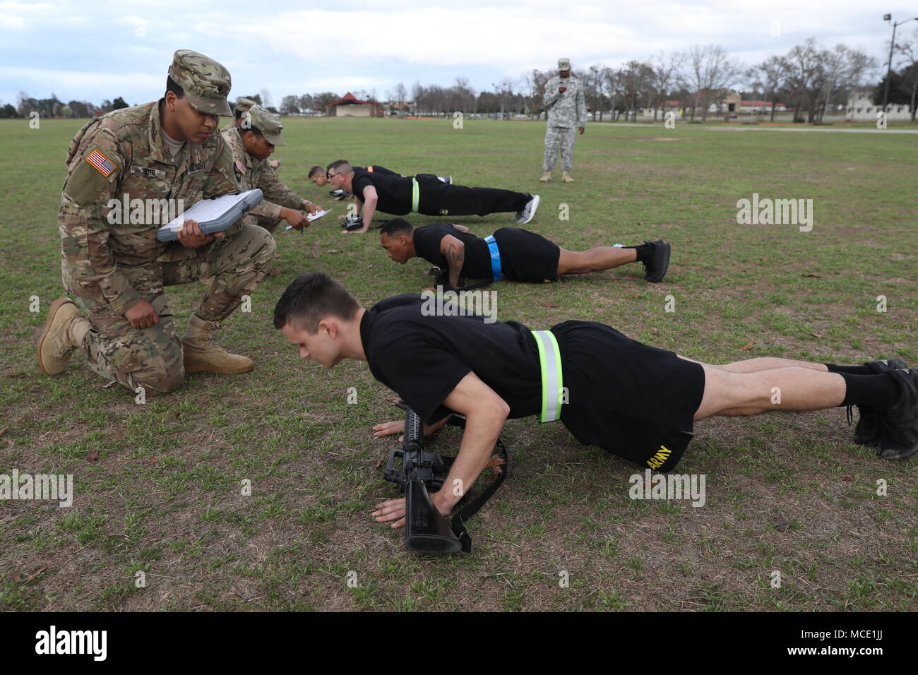 U.S. Soldiers assigned to the 359th Theater Tactical Signal Brigade ...