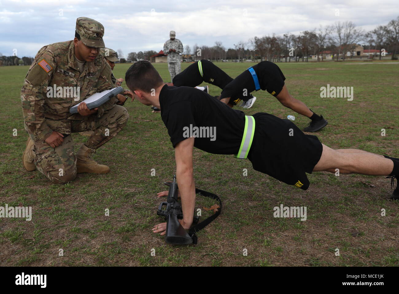 U.S. Soldiers assigned to the 359th Theater Tactical Signal Brigade ...