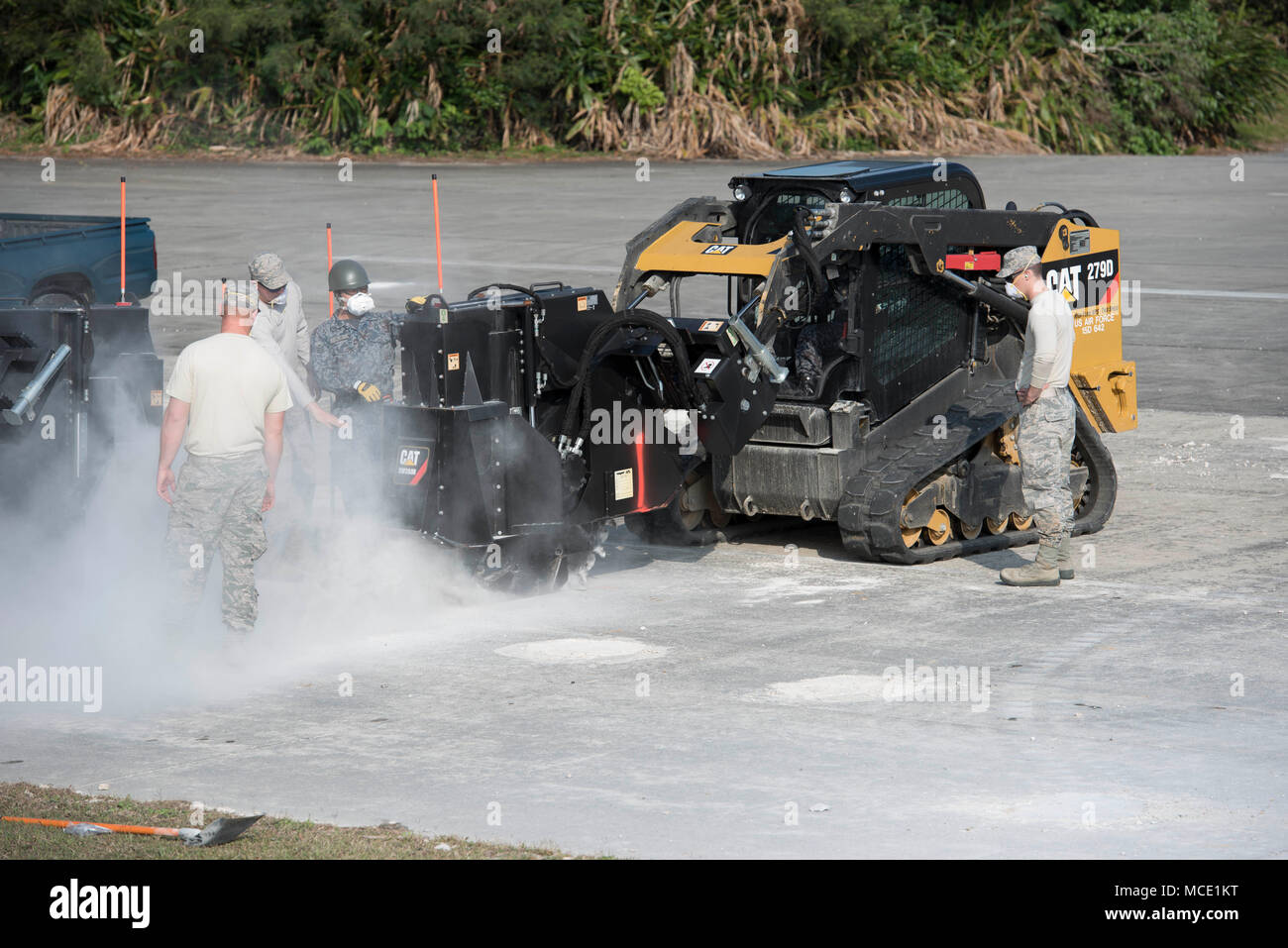 Flightline repair hi-res stock photography and images - Alamy