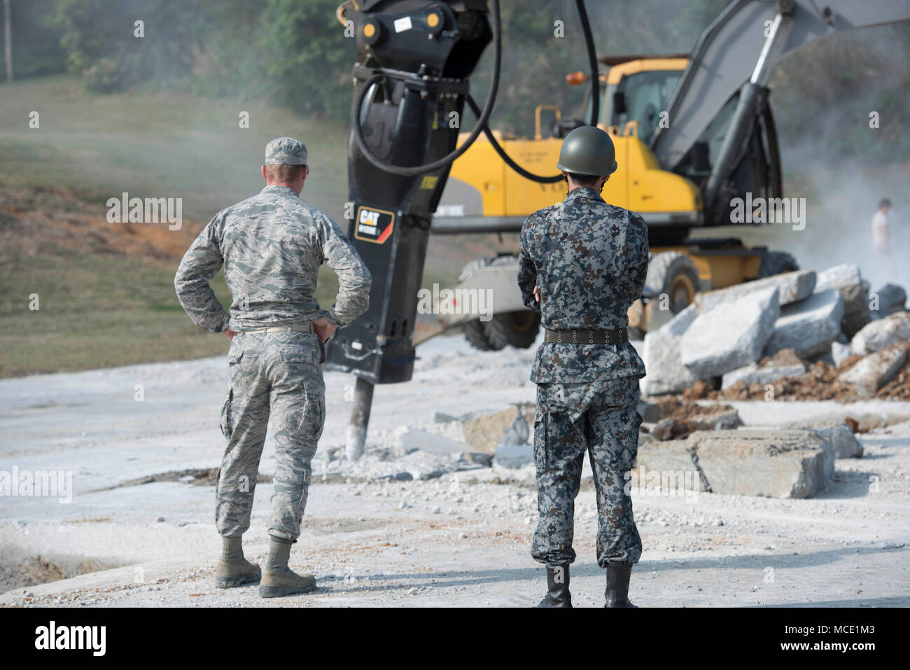 Flightline repair hi-res stock photography and images - Alamy