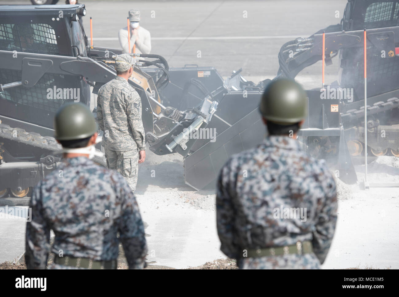 Flightline repair hi-res stock photography and images - Alamy