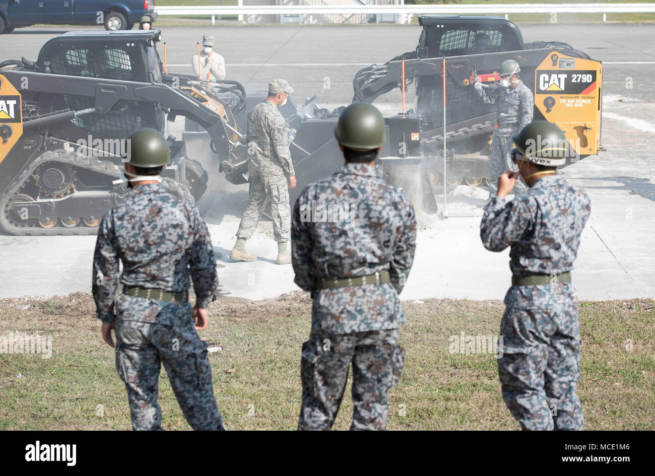 Flightline repair hi-res stock photography and images - Alamy