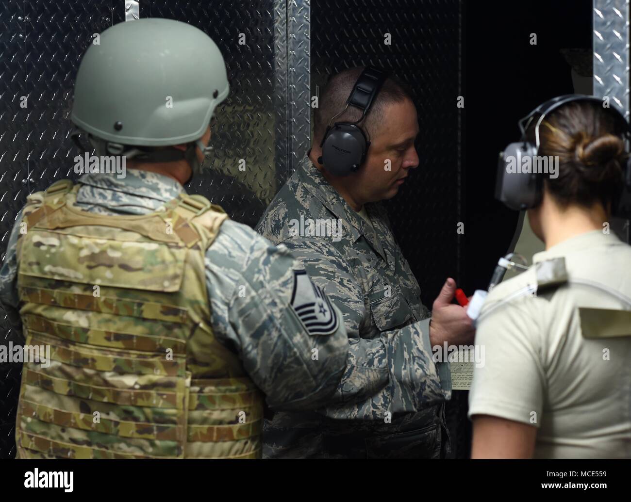 A combat arms training and maintenance instructor hi-res stock ...