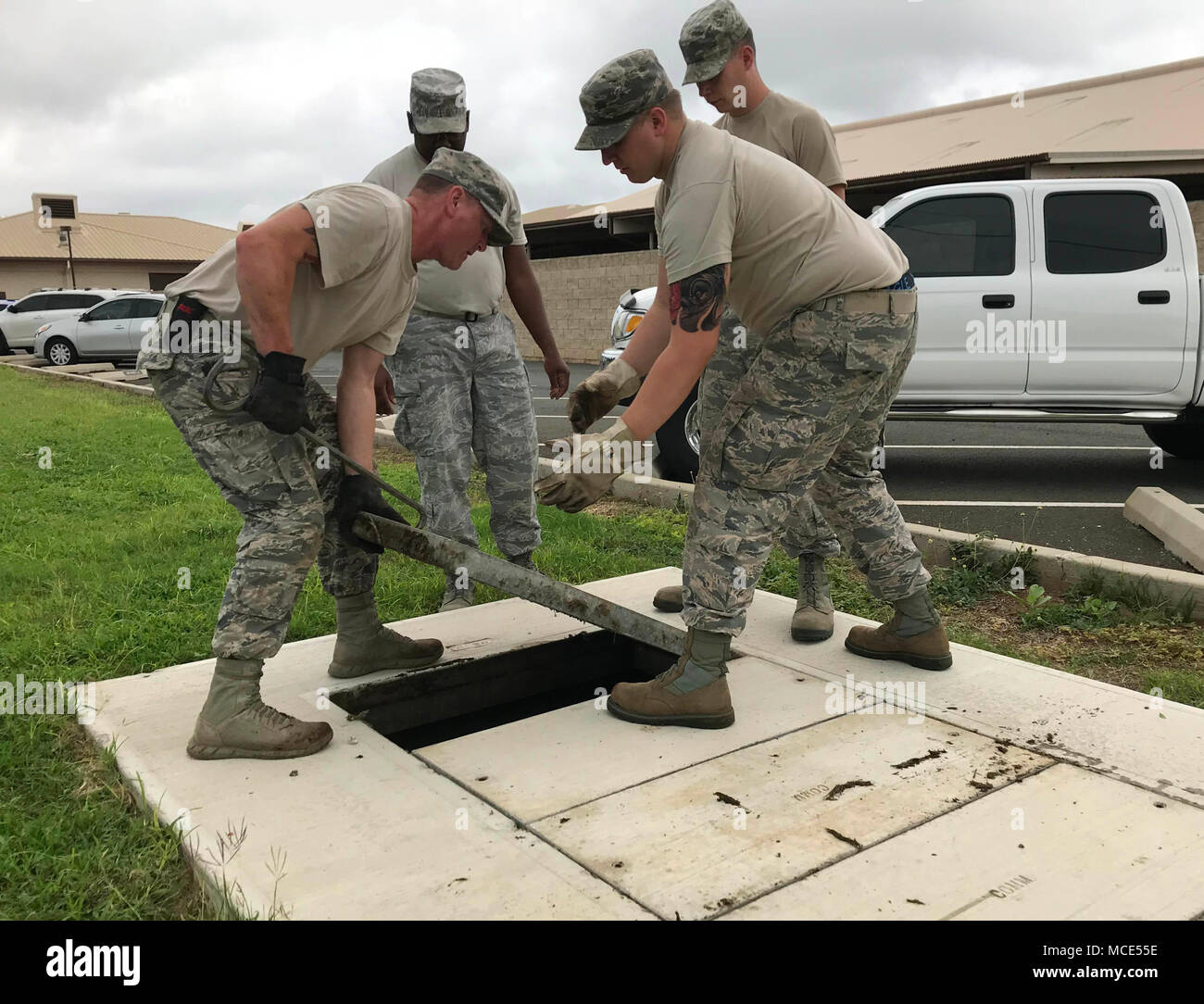 132d Communications Flight Airman from the 132d Wing, Iowa Air National ...