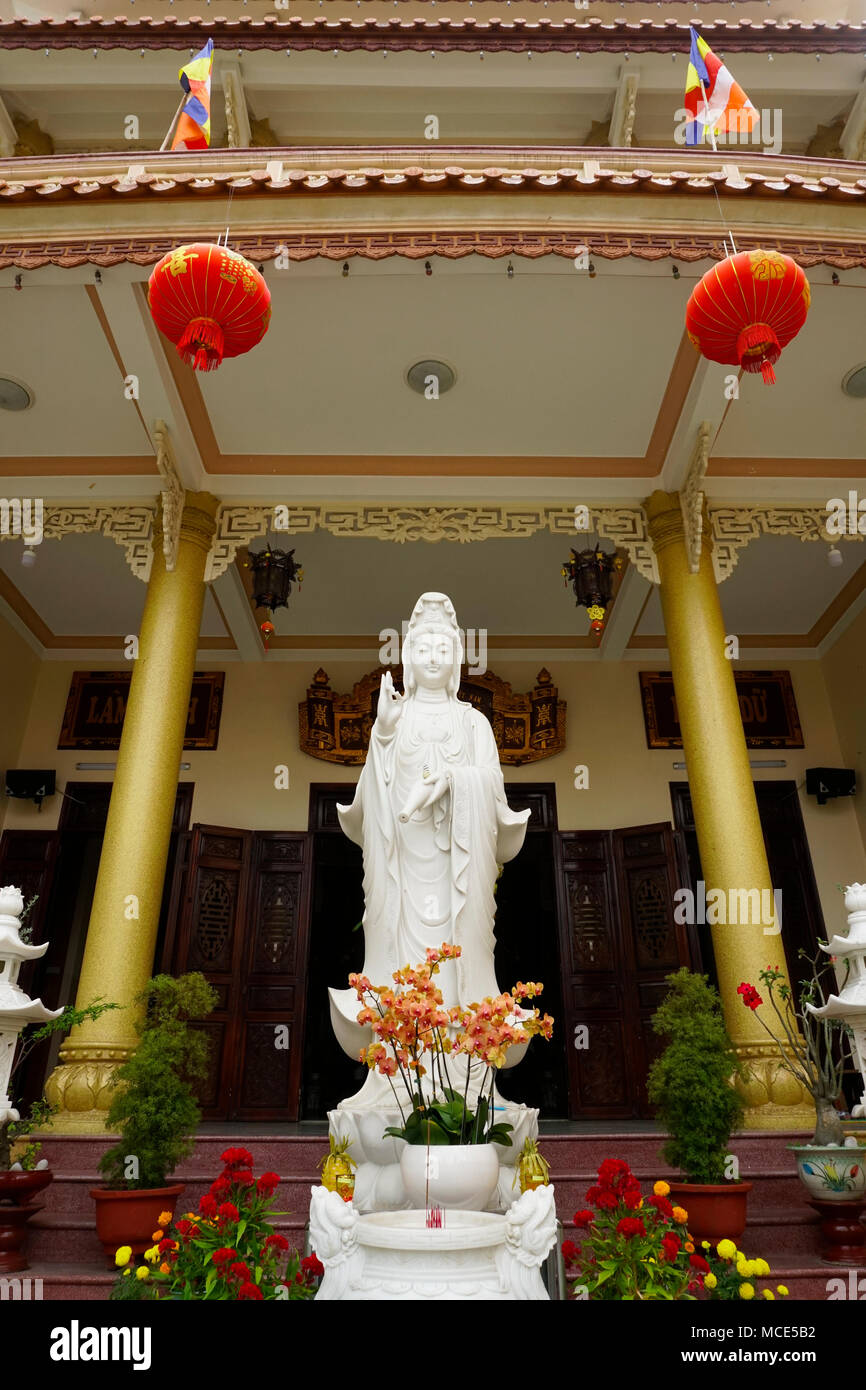 Lady Buddha outside of the Chùa Thiên Hòa temple, Nha Trang, Vietnam ...