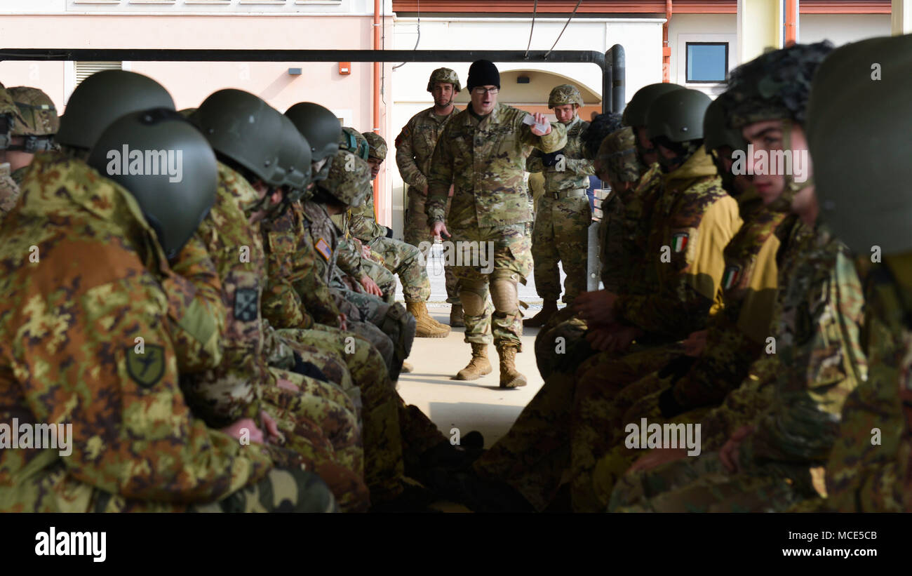 Soldiers from the 173rd Airborne Brigade, Vicenza, Italy and Italian ...