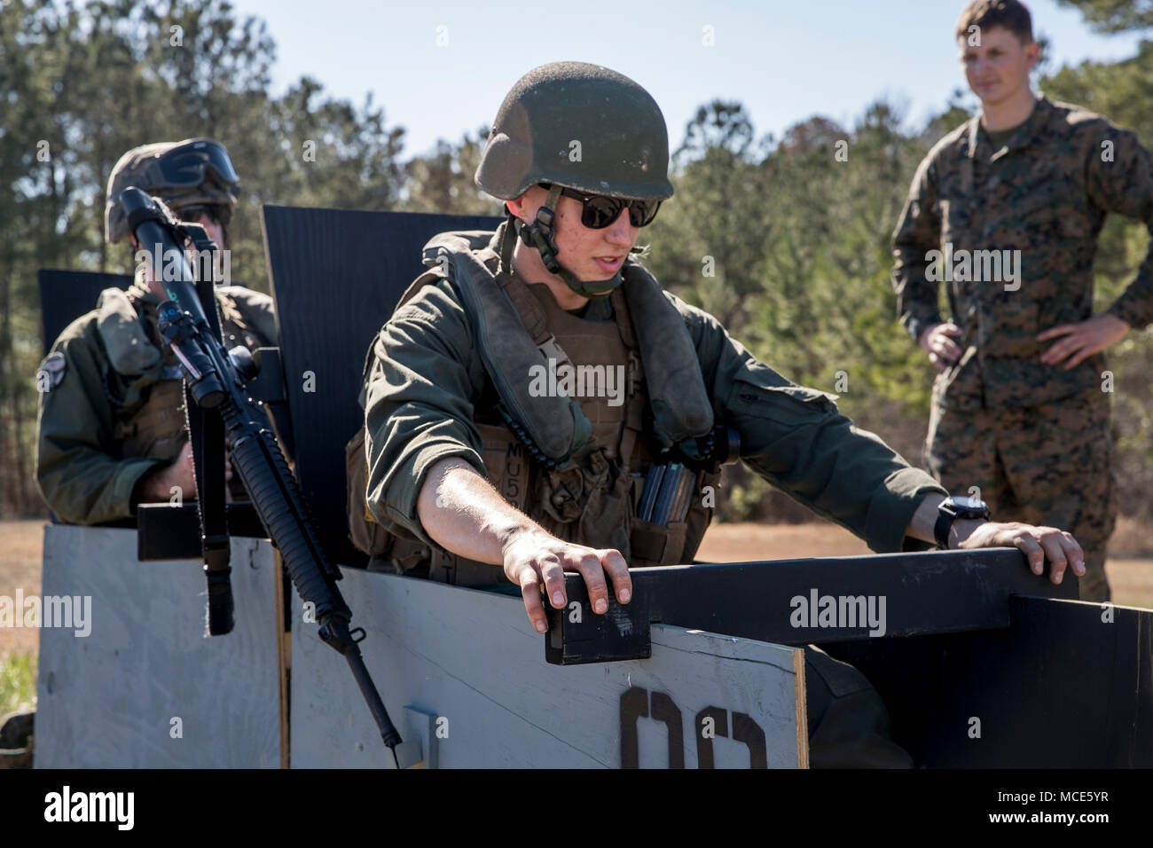 Aircraft egress hi-res stock photography and images - Alamy