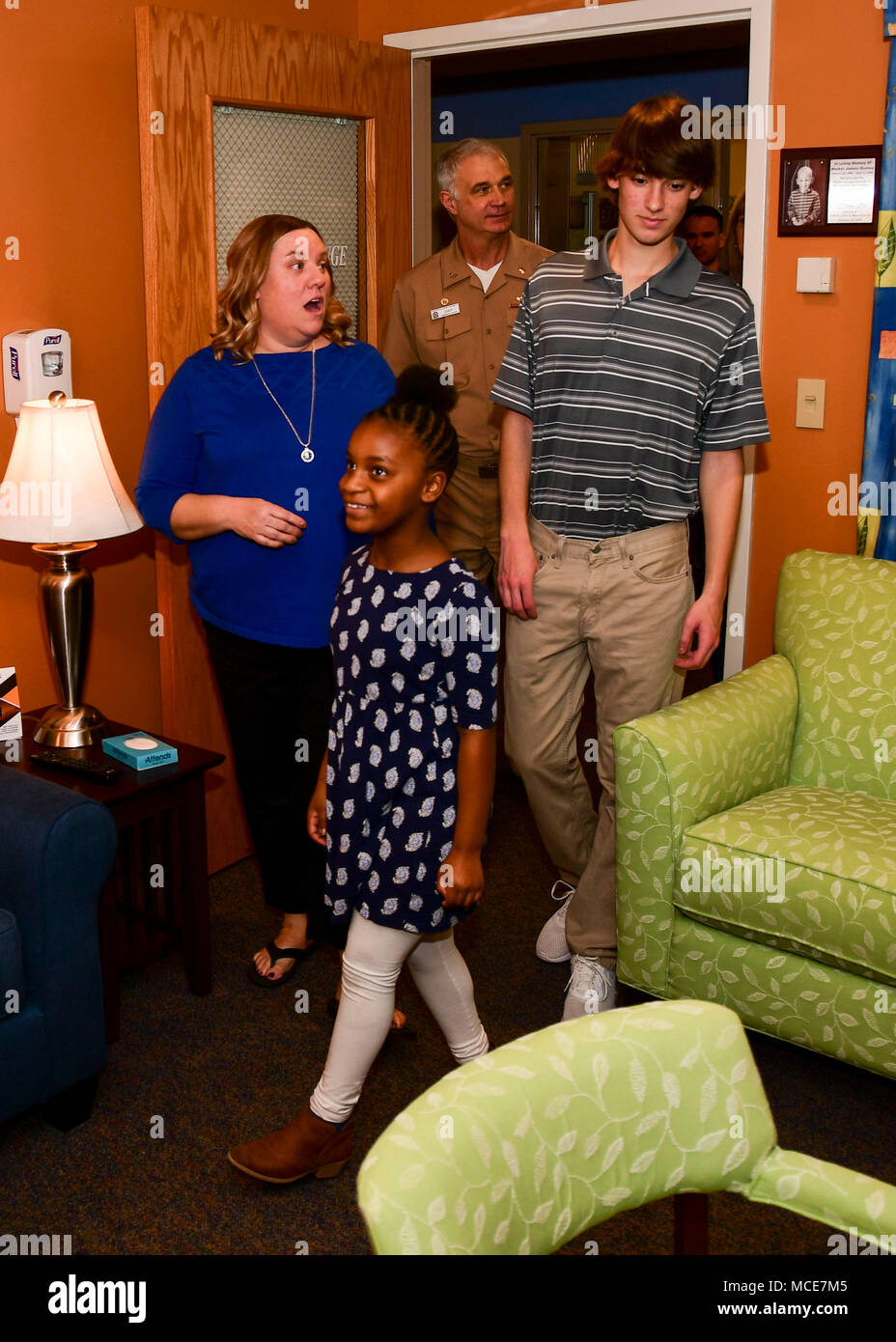 180228-N-GN619-028 Portsmouth, Va. (Feb. 28, 2018) – Laura Gorney, left ...