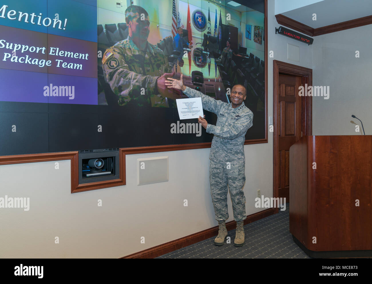 Jcse joint deployable airborne package hi-res stock photography and ...