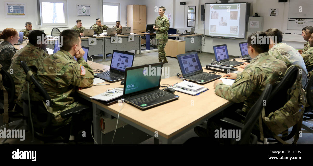 Senior army instructor badge hi-res stock photography and images - Alamy