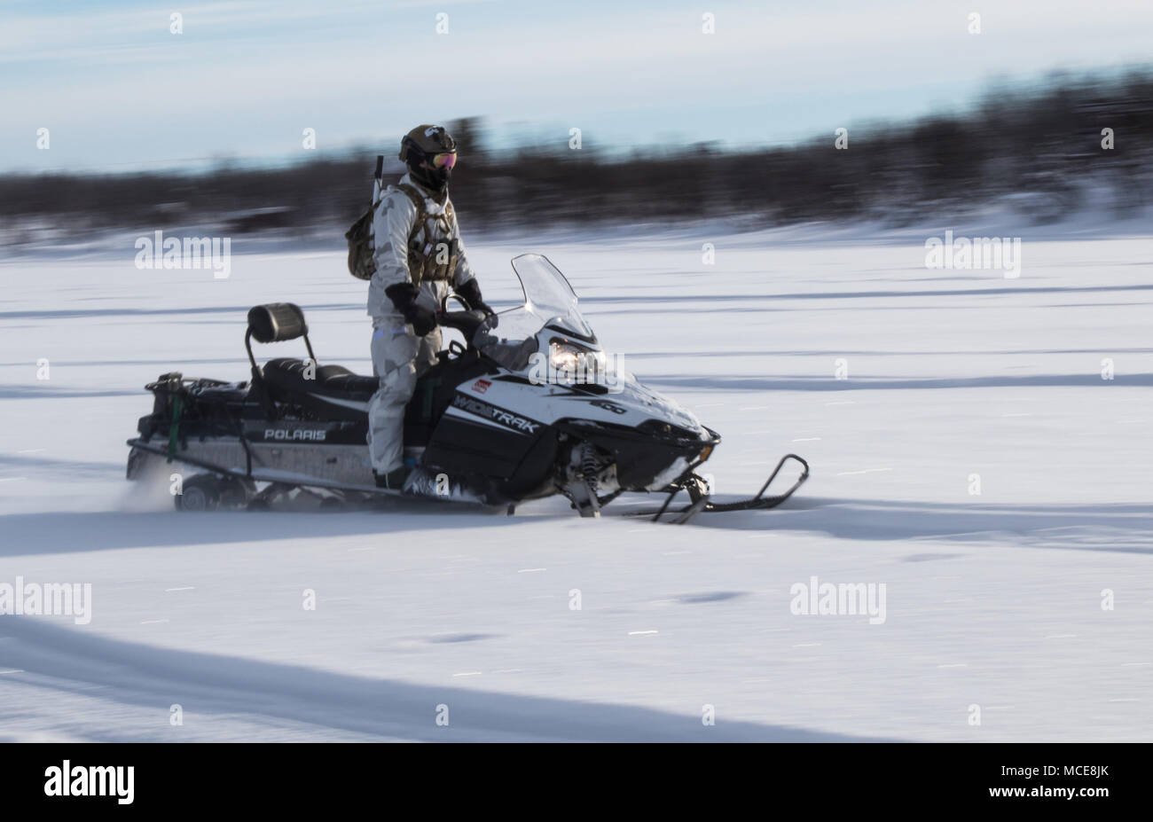 A U.S. Army Special Forces Soldiers assigned to the 10th Special Forces ...