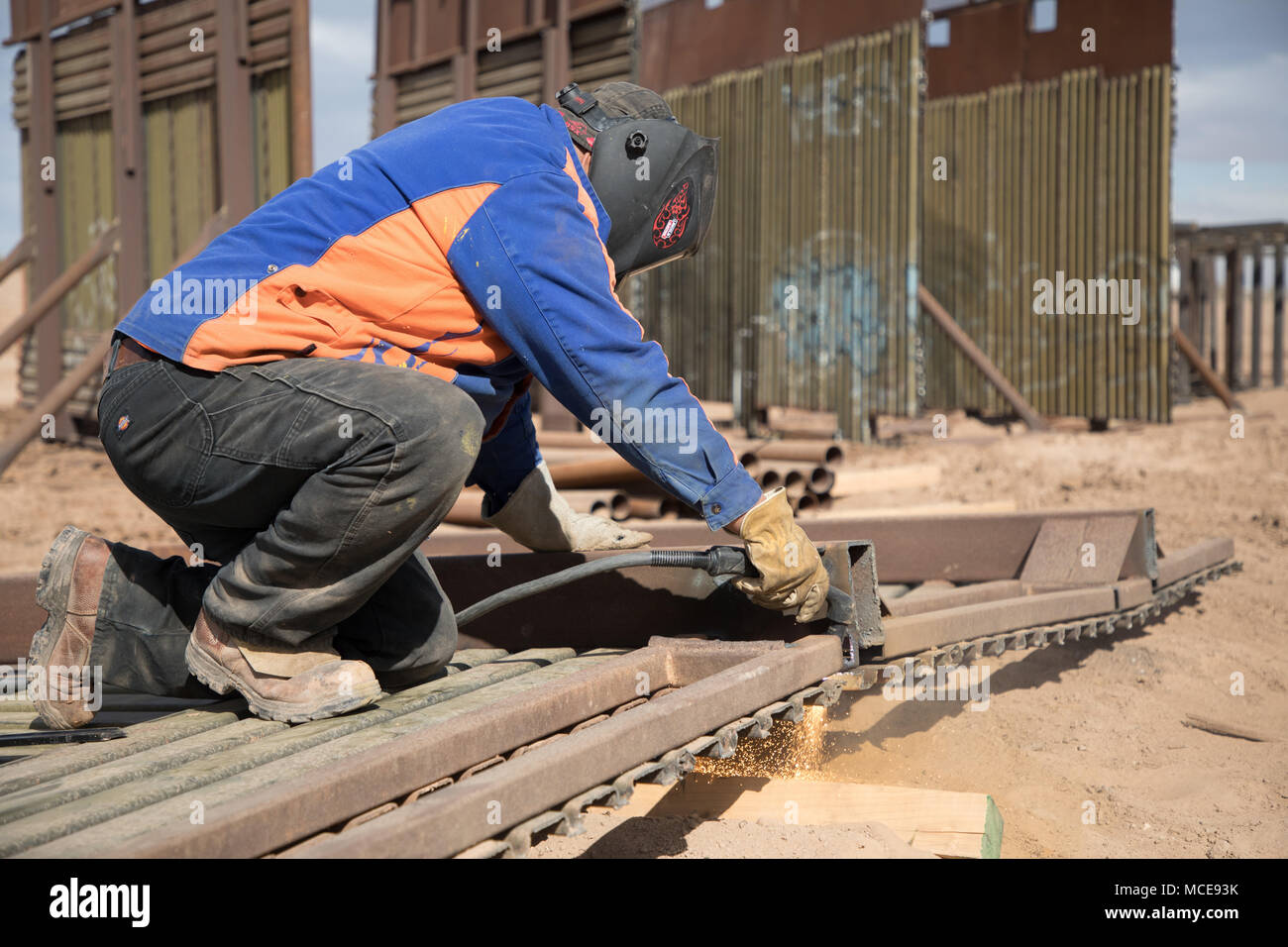 Repair work begins on a 2 1/4 mile section of Border Fence in El Centro ...