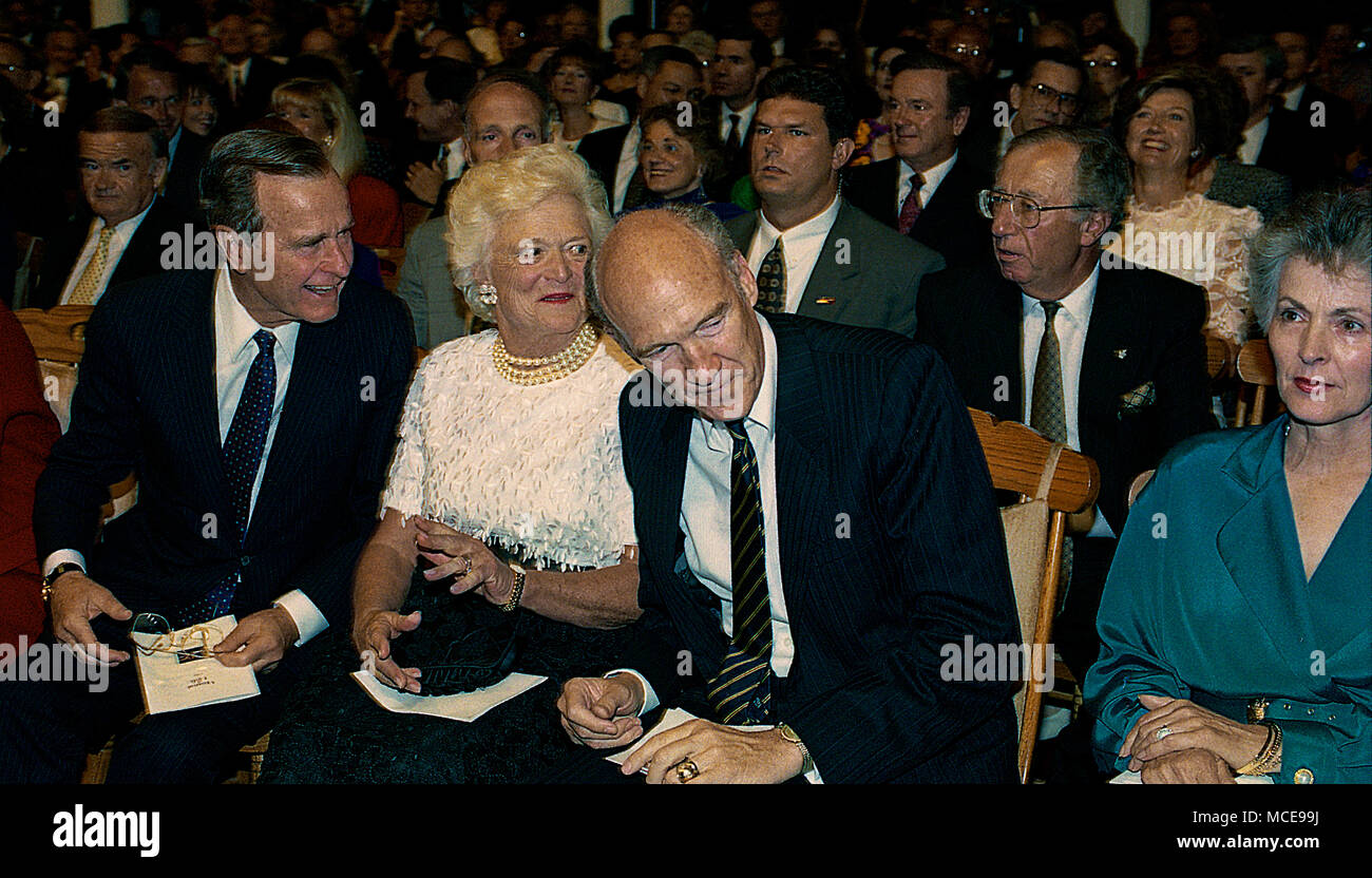 Washington, DC., USA, June 14, 1992 President George H.W. Bush and his ...
