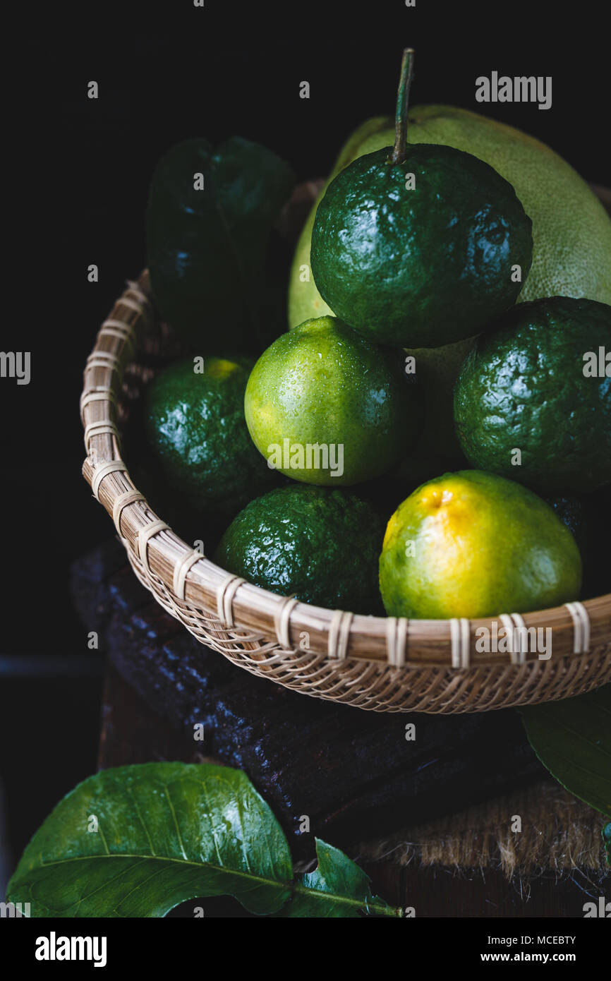 Pomelos hi-res stock photography and images - Alamy