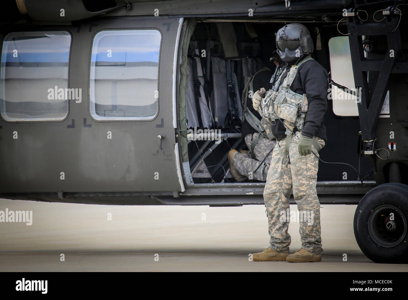 A New Jersey Army National Guard UH-60L Black Hawk helicopter crew ...