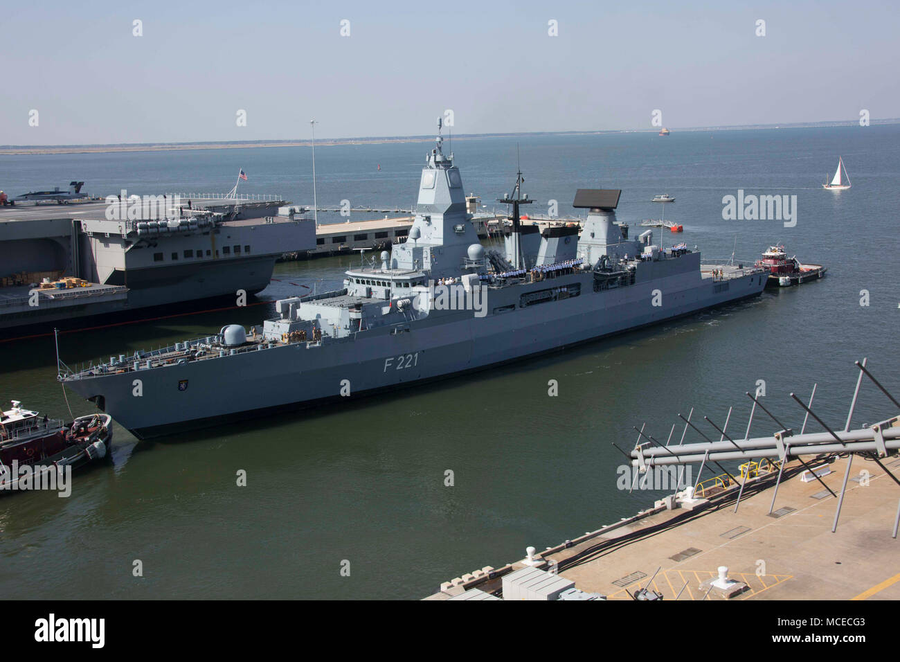 Type 21 frigate hi-res stock photography and images - Alamy