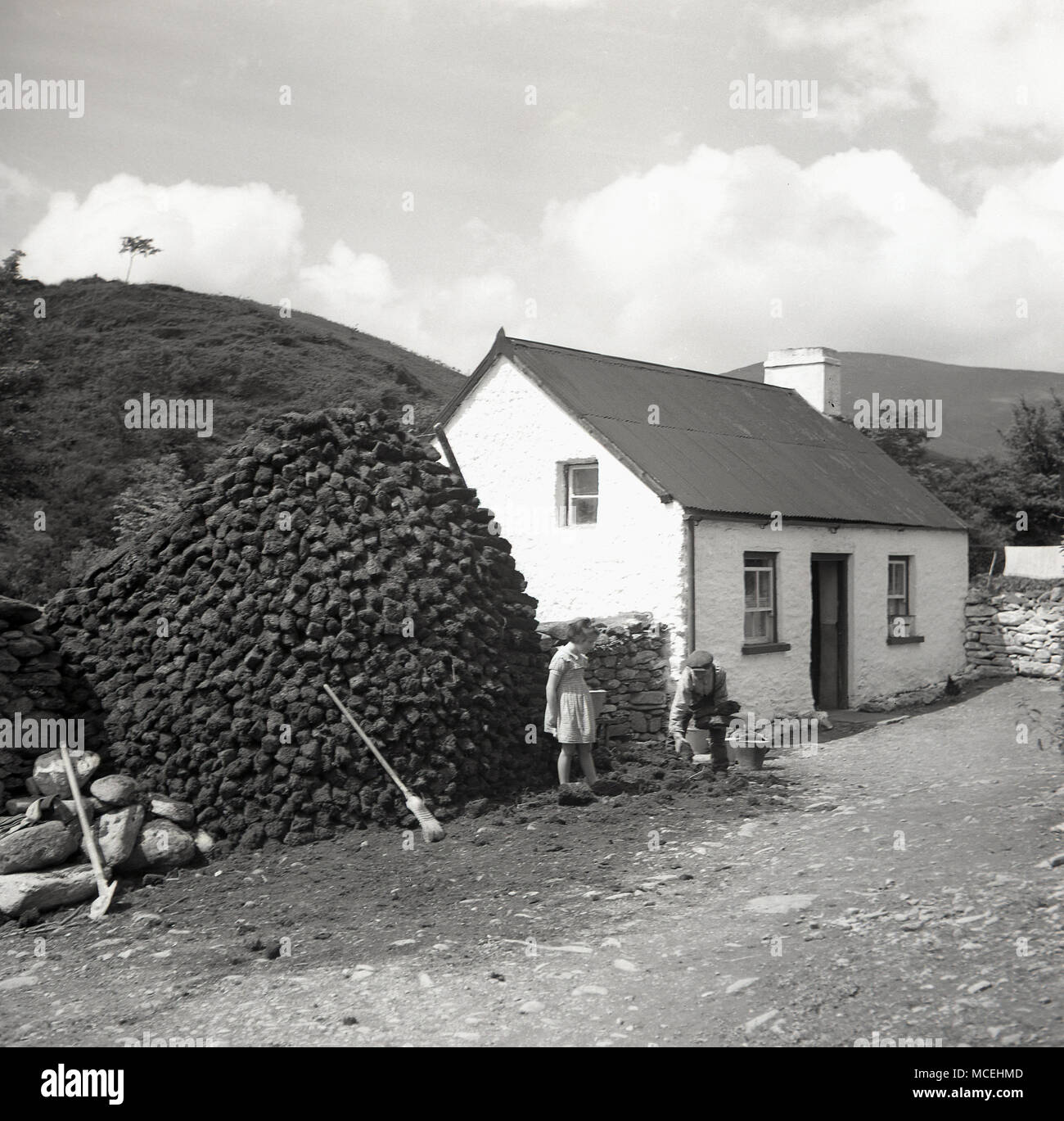 Ireland rural 1950s hi-res stock photography and images - Alamy