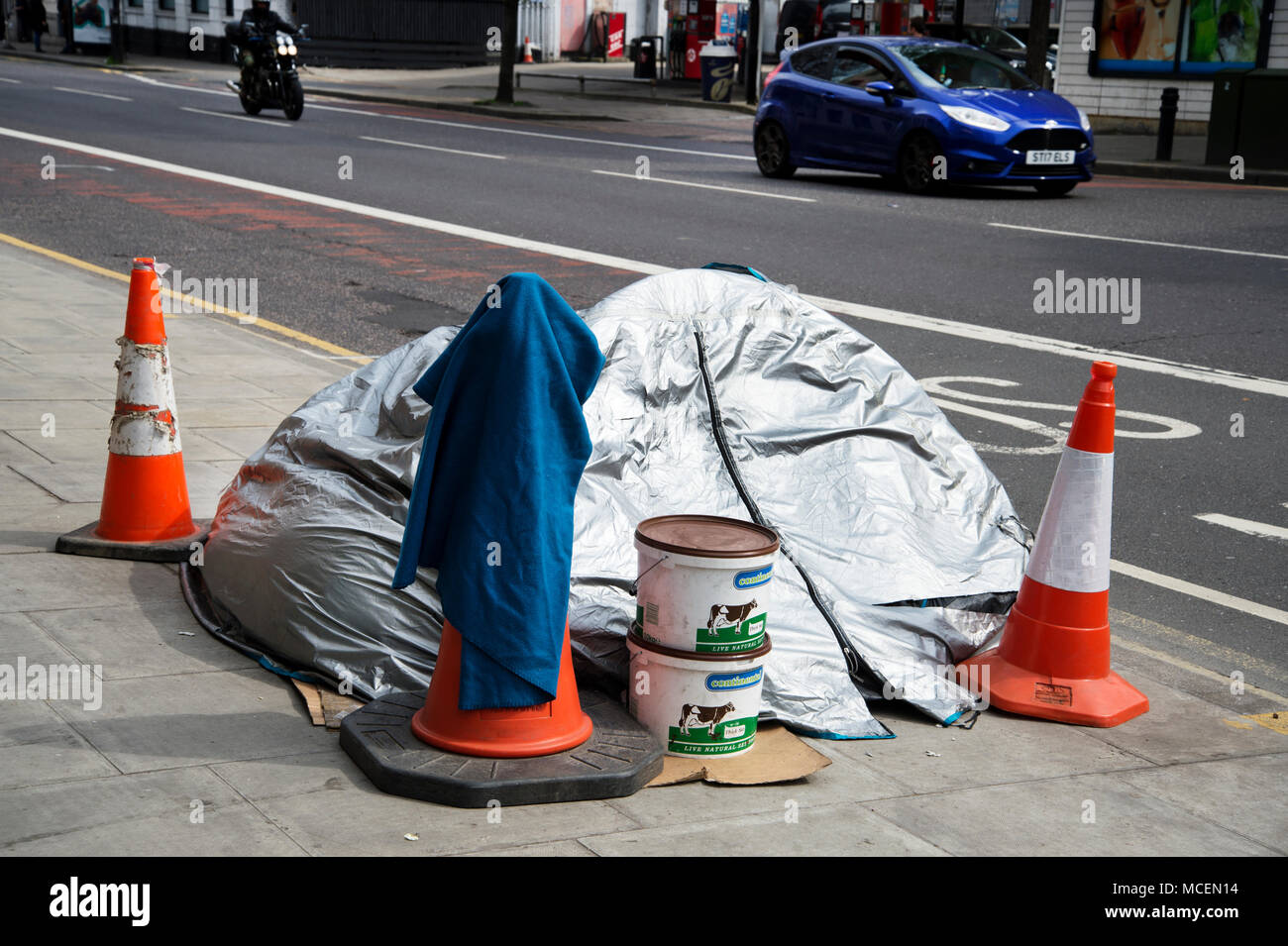 Camping on london street hi-res stock photography and images - Alamy