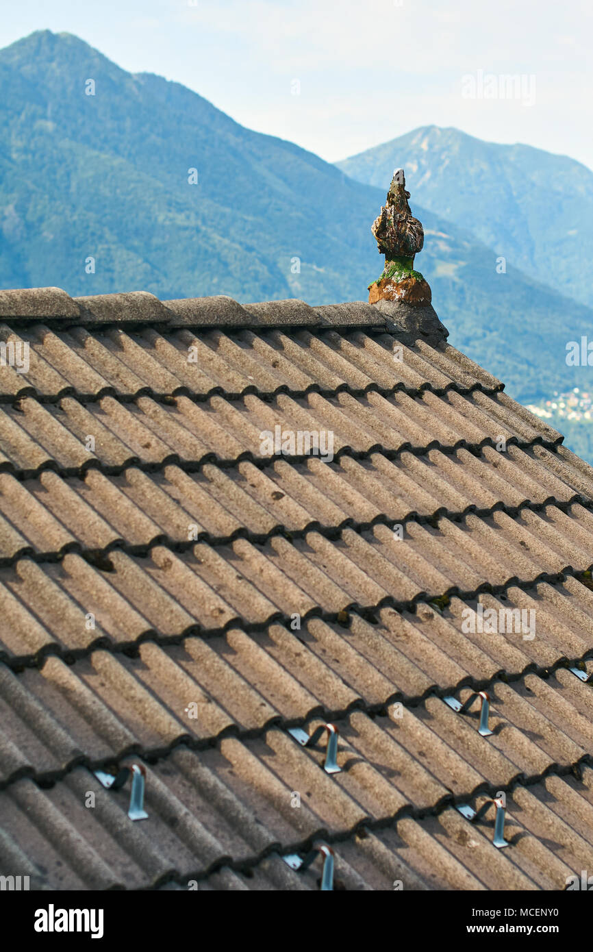 Typical roof of a traditional rural Swiss house Stock Photo - Alamy