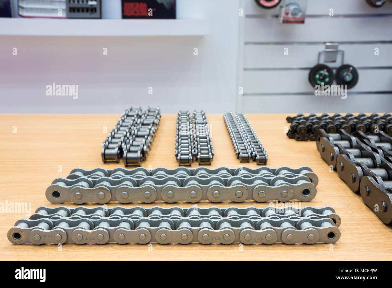 The industrial chains for machine ; close up Stock Photo - Alamy