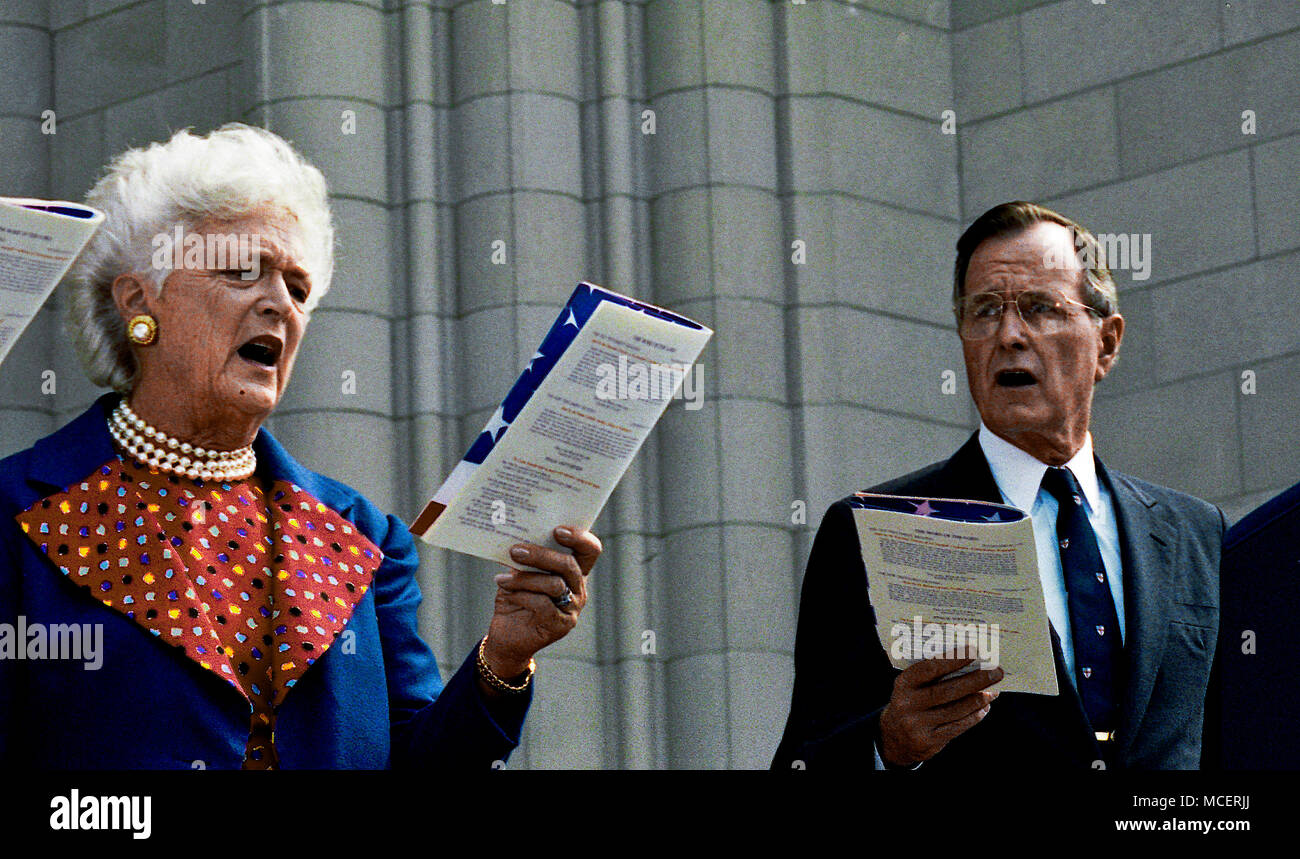 Washington, DC., USA, September 29, 1990 President George H.W. Bush and ...