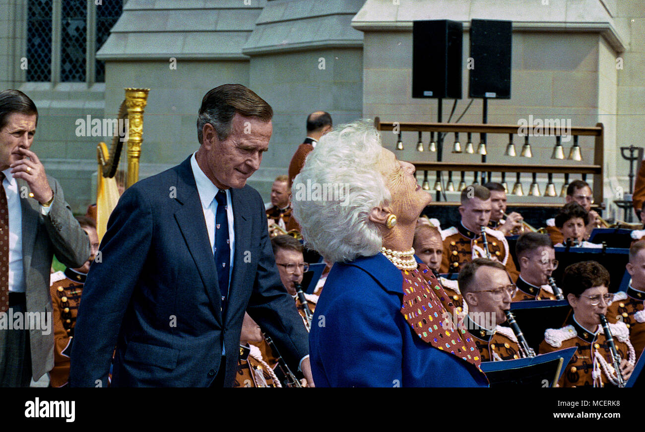Washington, DC., USA, September 29, 1990 President George H.W. Bush and ...