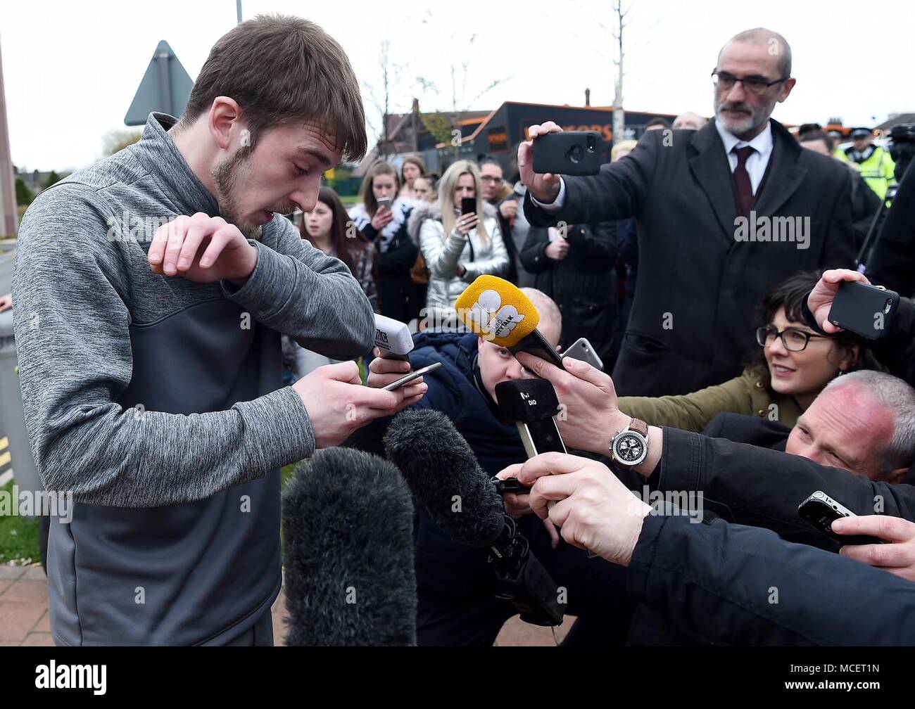 Father alfie evans hi-res stock photography and images - Alamy