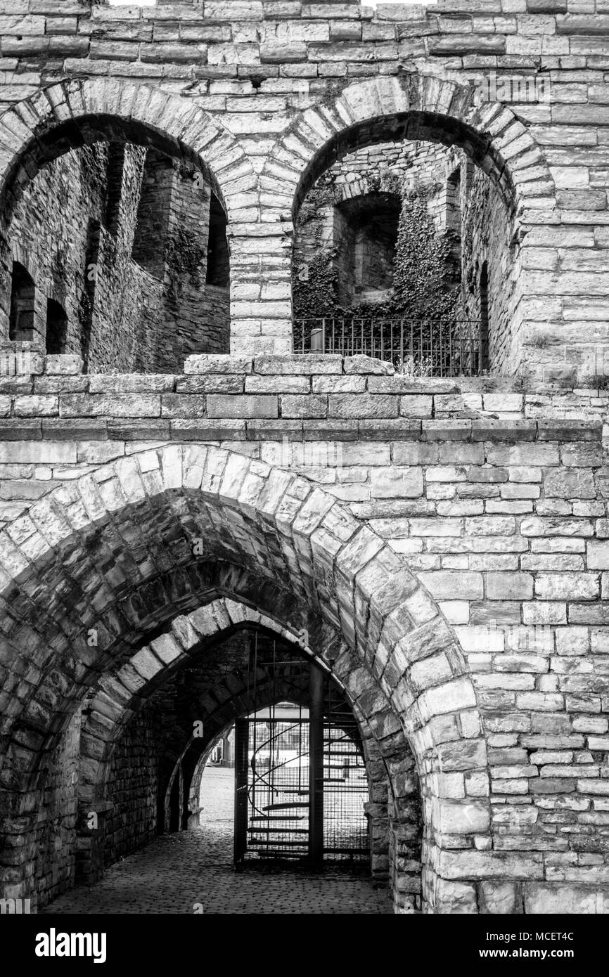 Arch architecture ruined history damaged building entrance hi-res stock ...