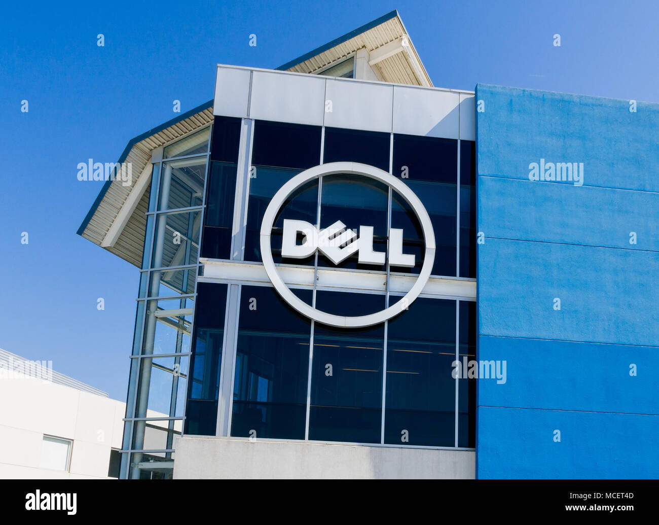 SANTA CLARA, CA/USA - JULY 29, 2017: Dell computer corporate facility ...