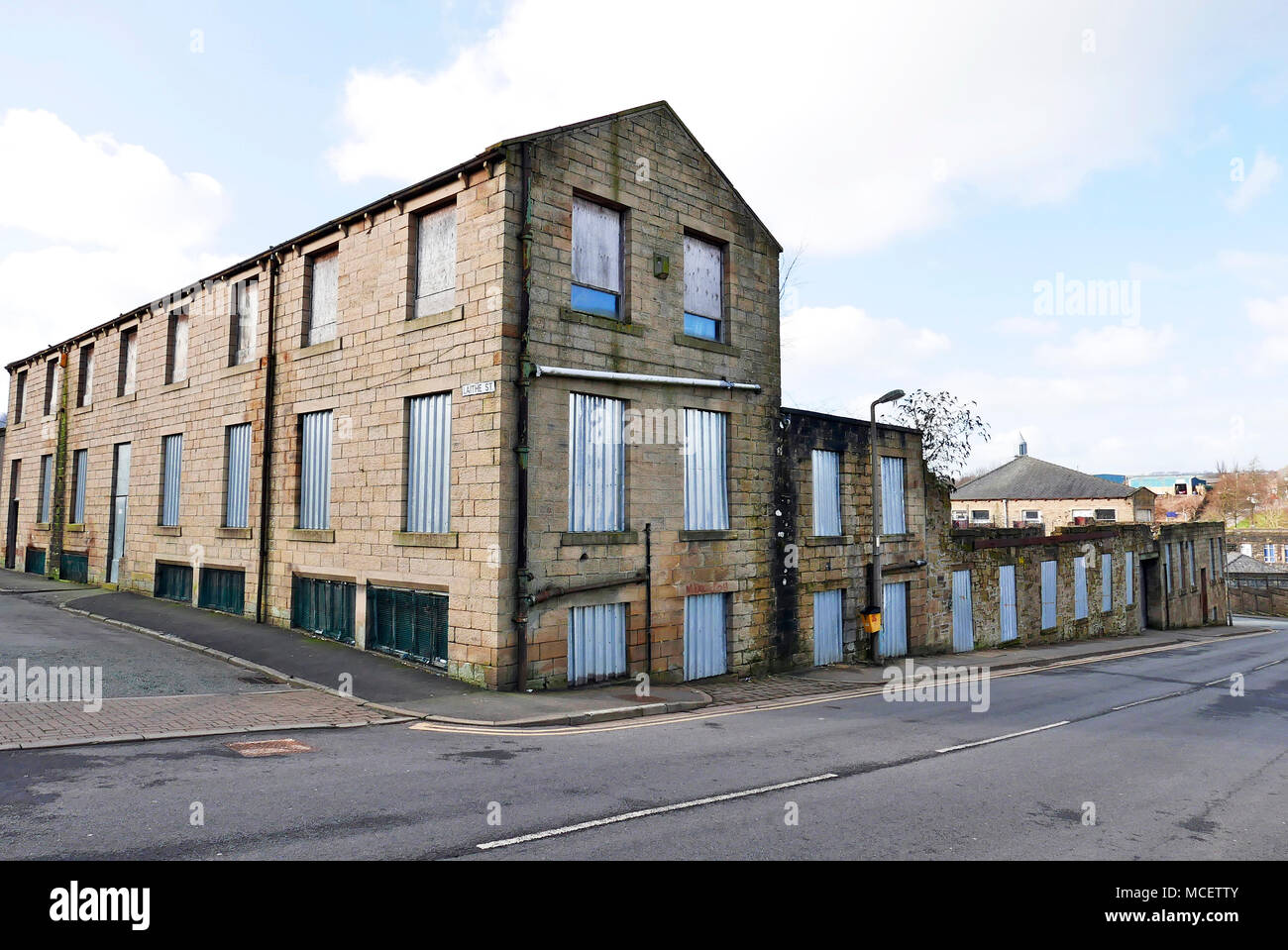 Abandoned factory uk hi-res stock photography and images - Alamy
