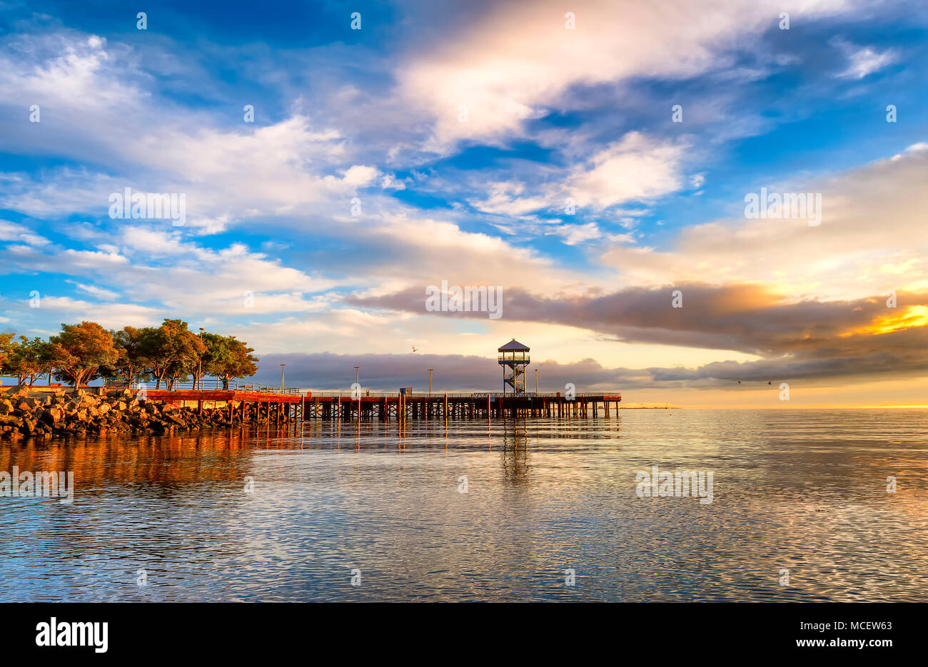 Sunrise in sea port hi-res stock photography and images - Alamy