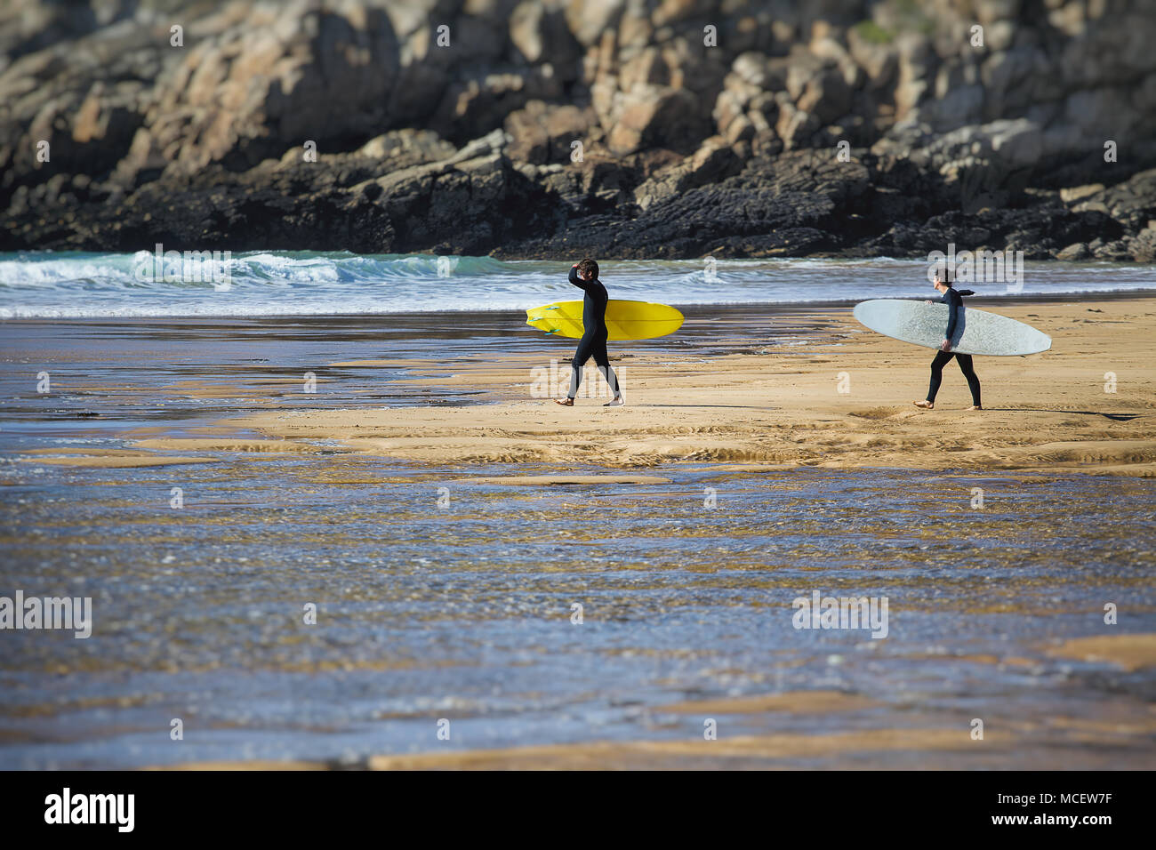 Silhouette of surfer people carrying his surfboard Stock Photo - Alamy