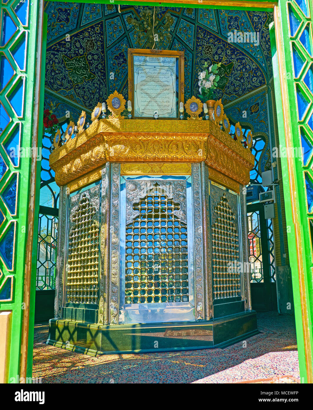 Mosque interior iraq hi-res stock photography and images - Alamy