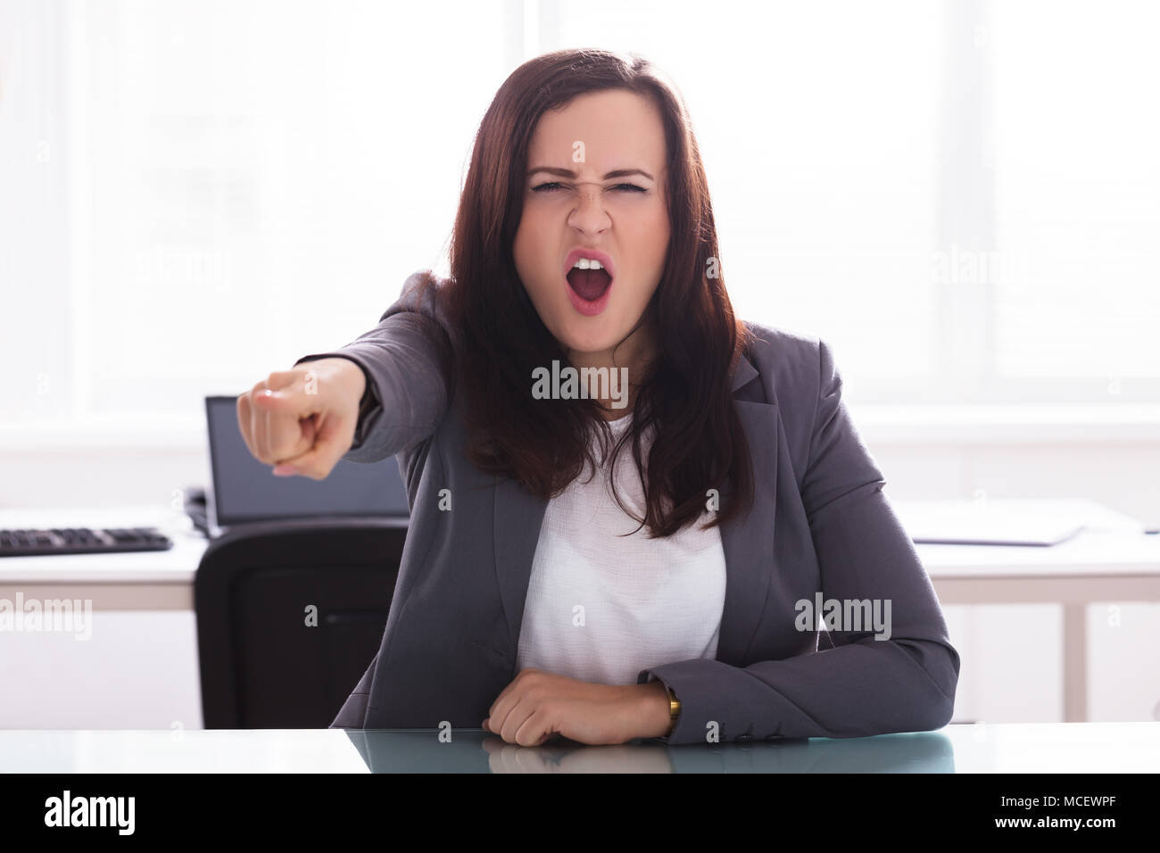 Bully bullying hi-res stock photography and images - Alamy