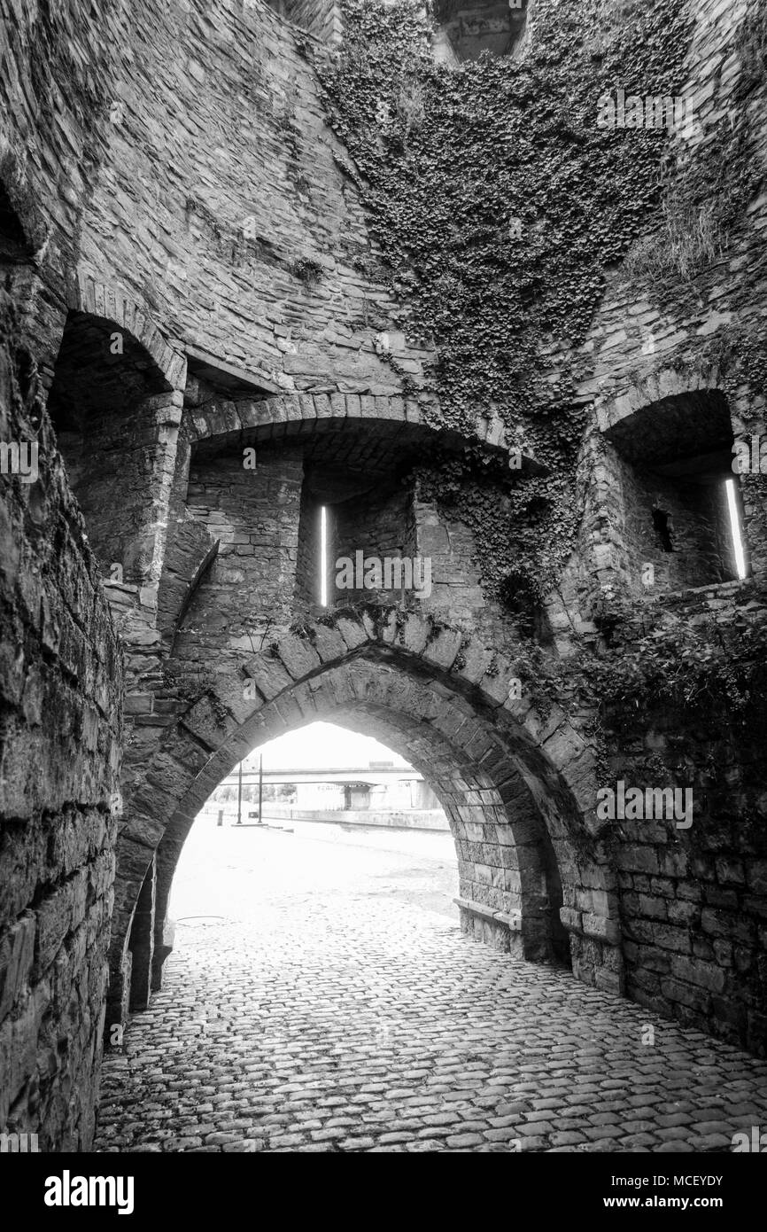 Arch architecture ruined history damaged building entrance hi-res stock ...