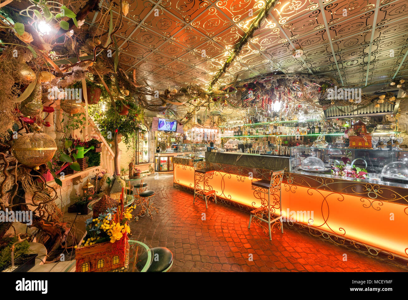 Wrought iron bar hi-res stock photography and images - Alamy