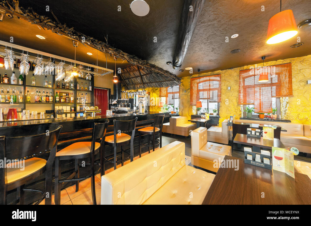 MOSCOW - AUGUST 2014: Interior of the Vietnamese restaurant "VietCafe ...