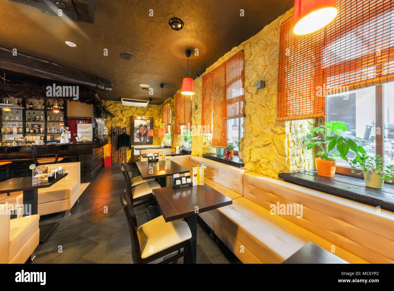 MOSCOW - AUGUST 2014: Interior of the Vietnamese restaurant "VietCafe ...