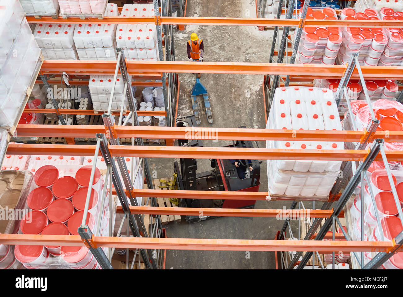 Load shelves hi-res stock photography and images - Alamy