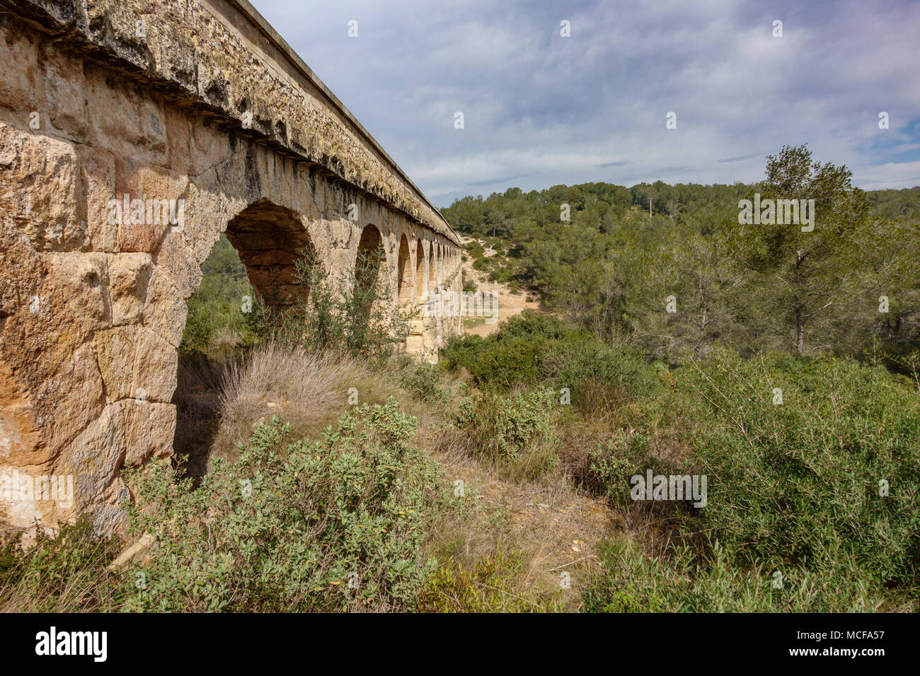 Romanic aqueduct hi-res stock photography and images - Alamy