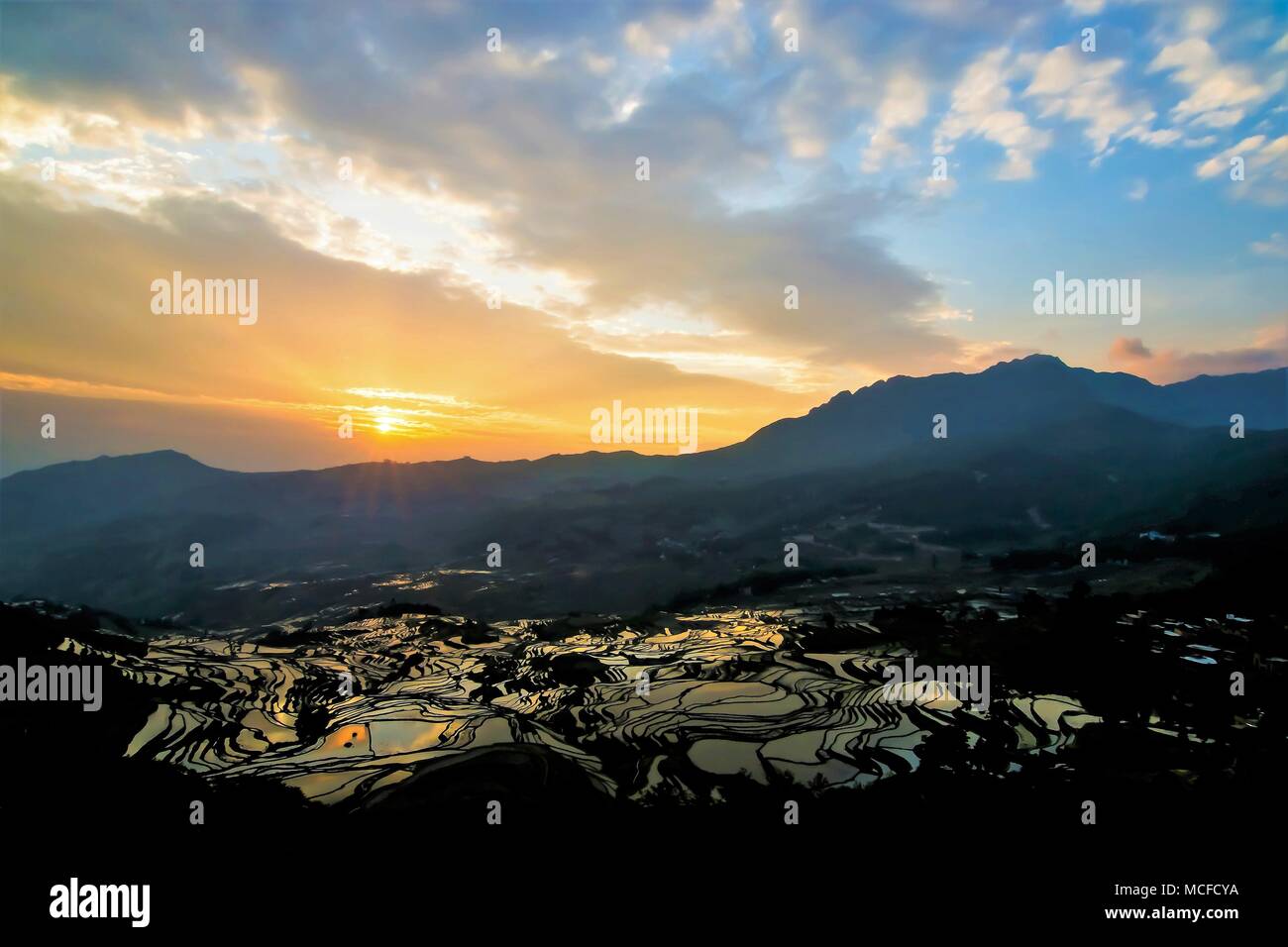 Yuanyang hani rice terraces hi-res stock photography and images - Alamy