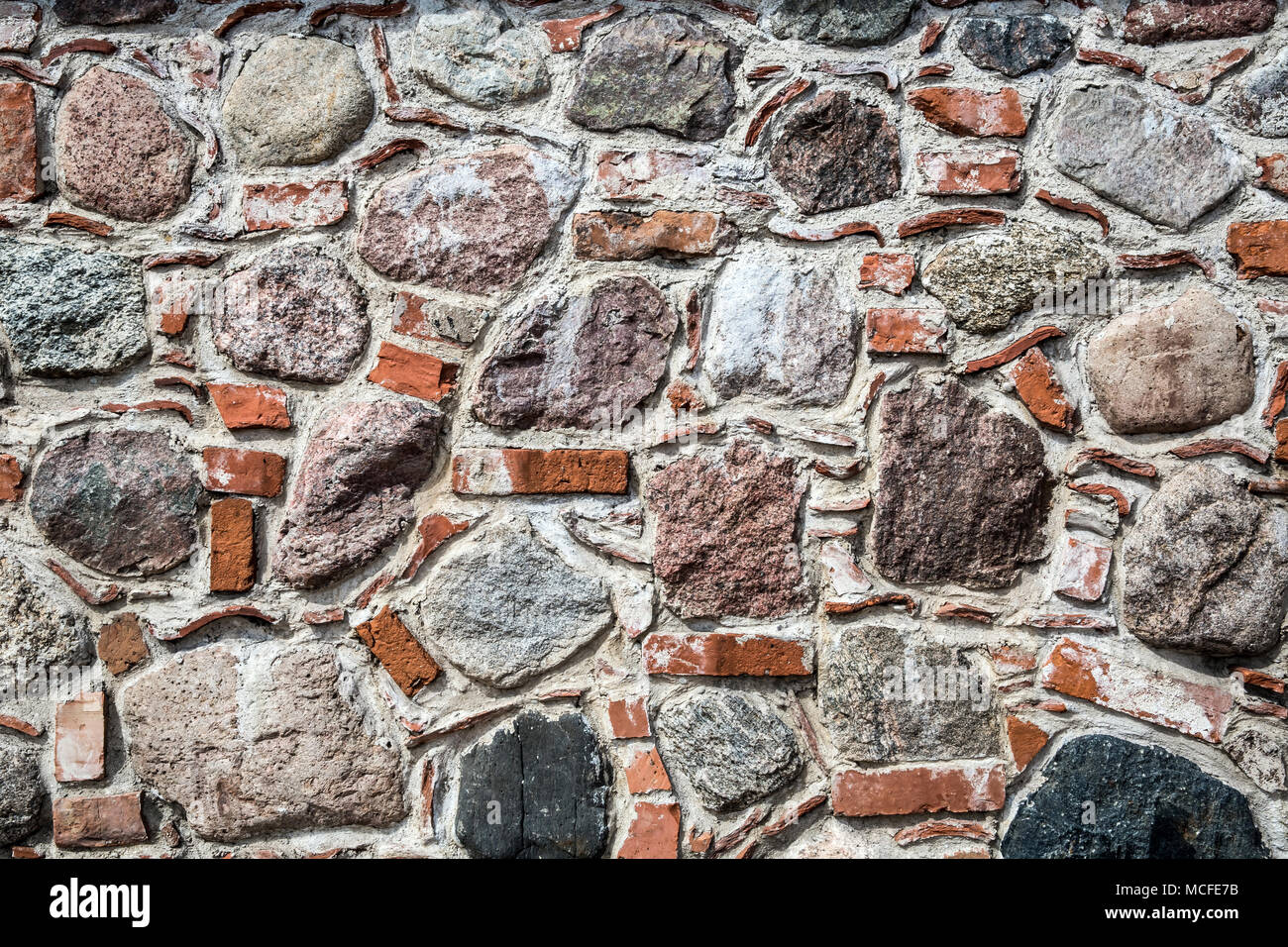 Wall of big stones and broken bricks Stock Photo - Alamy